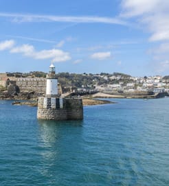 Feri ke Guernsey - Bandingkan rute dan harga feri